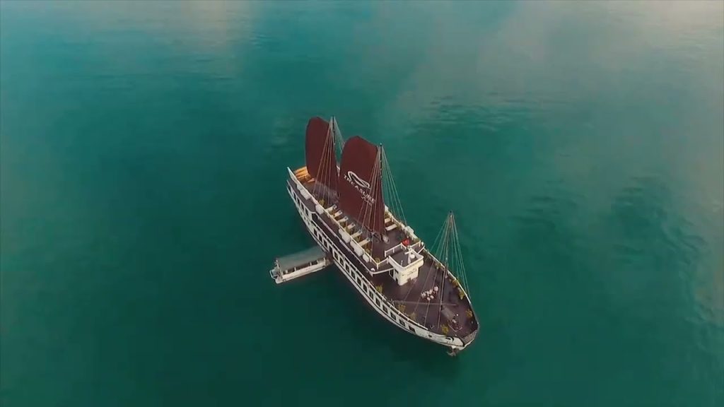 Cruise Halong Bay on a "junk boat”, what you should know! - Bai Tho ...