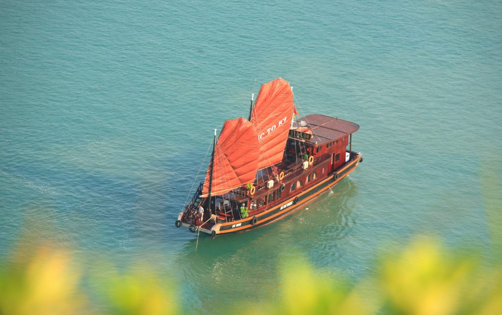 The Beauty of Traditional Junk in Halong Bay - Bai Tho Junks - Best ...