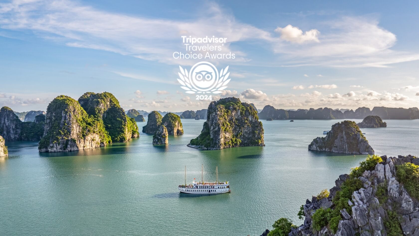 Cruising Halong Bay: Wooden Junk Boats vs. Steel Modern Vessels - Bai ...