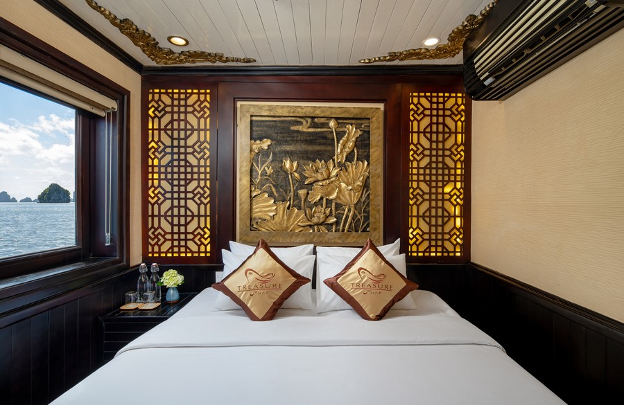 Treasure Junk - Bai Tu Long Bay boutique cruise